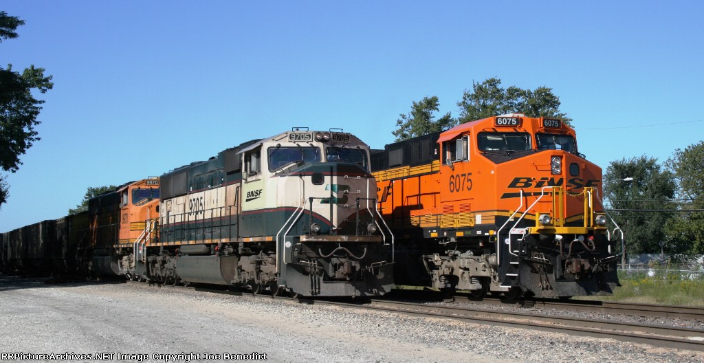BNSF 9705 & BNSF 6075